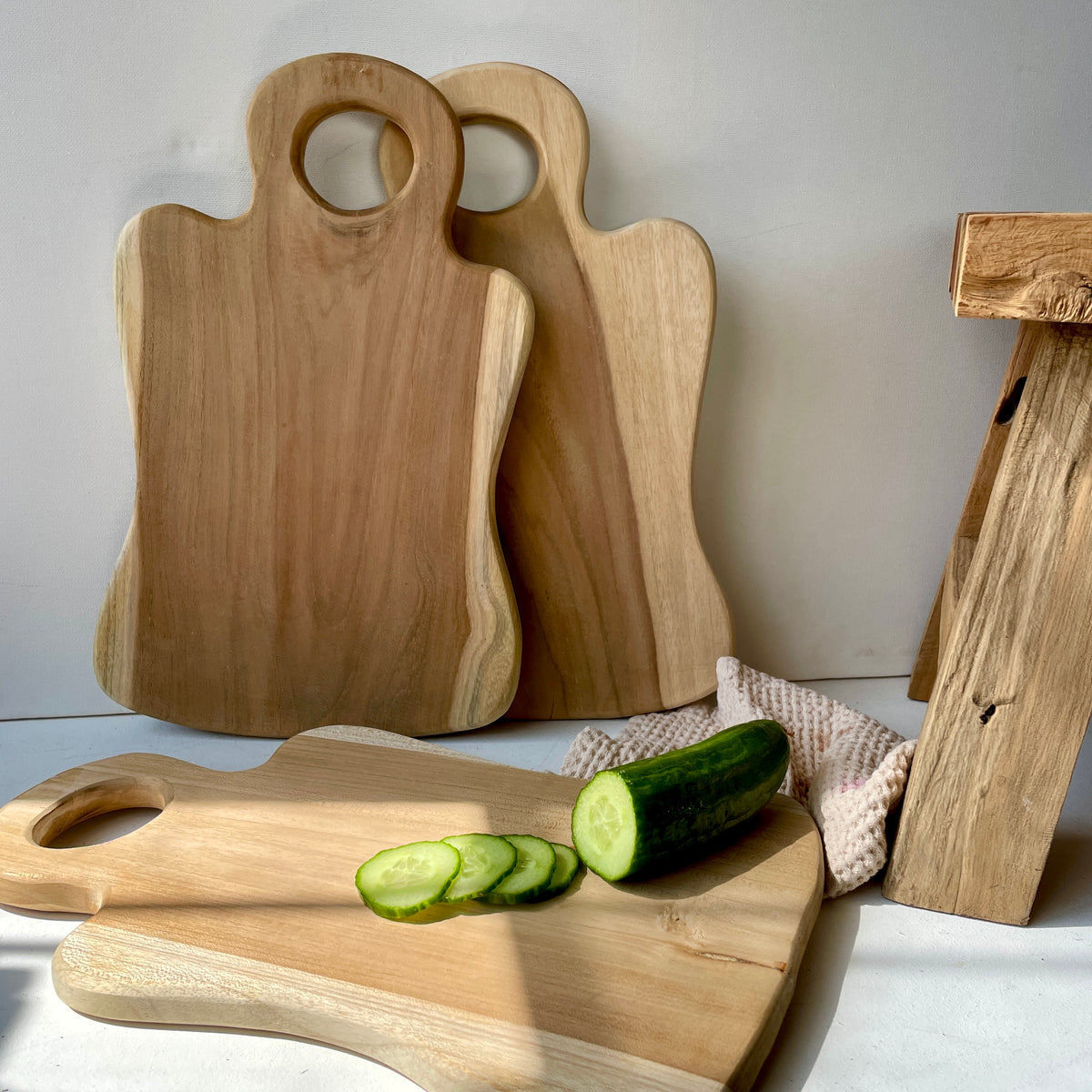 Hand Carved Wobble Chopping Board Cut out Handle - Med 35 x 25cm ...